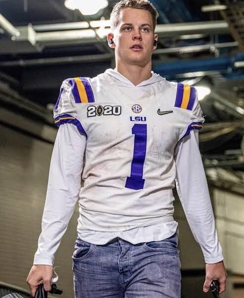 LSU Tigers Fans Celebrate as Heisman Winner and National Champion Joe ...